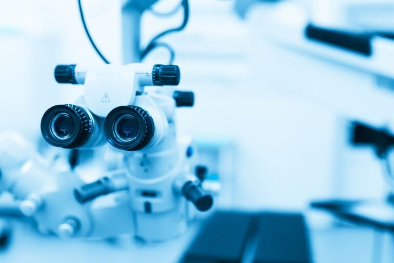 What to Expect When Recovering From Refractive Lens Exchange Surgery