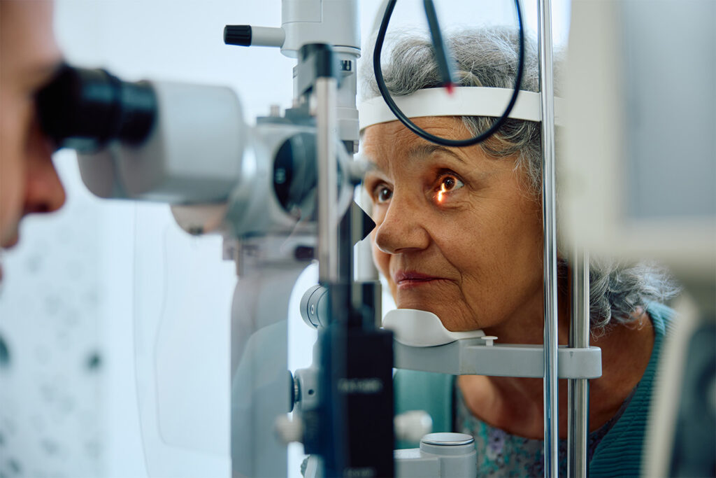 How Long Should You Wait Between Cataract Surgery on Each Eye? - Swagel ...
